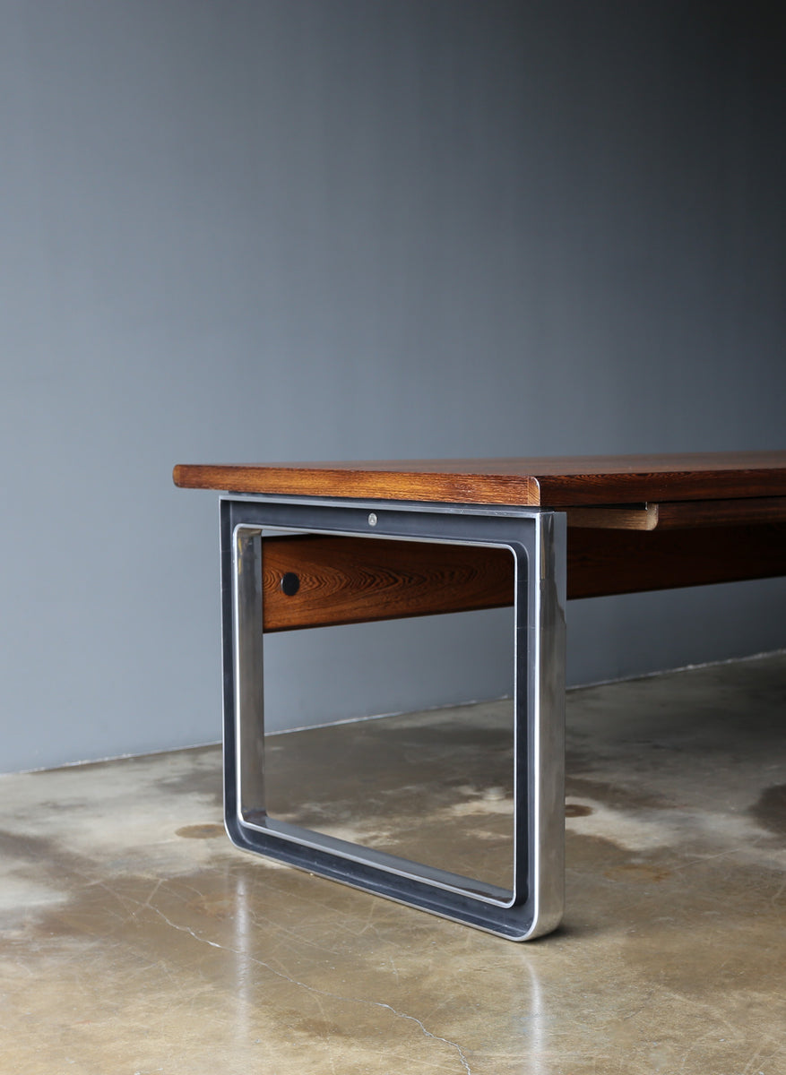 = SOLD = Osvaldo Borsani & Eugenio Gerli Wenge T333 Desk for Tecno, It ...